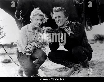 Carol Lynley, Kirk Douglas / The Last Sunset 1961 directed by Robert Aldrich Stock Photo - Alamy