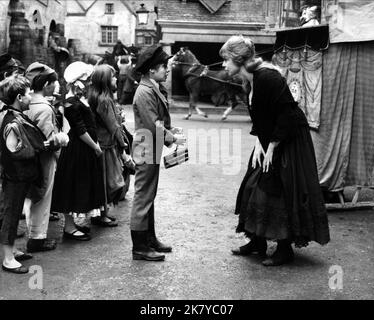 OLIVER! -1968 SHANI WALLIS Stock Photo - Alamy
