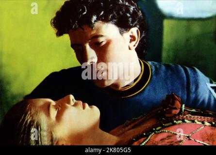 ROMEO AND JULIET, Susan Shentall, Laurence Harvey, 1954 Stock Photo - Alamy
