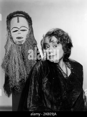 BELL, BOOK AND CANDLE, Elsa Lanchester, 1958 Stock Photo - Alamy