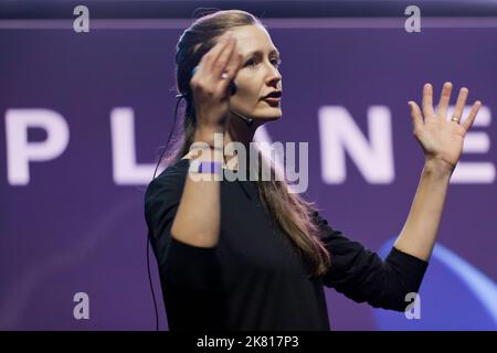 Dr Elsa Panciroli describing her work on the anatomy and evolution of ...