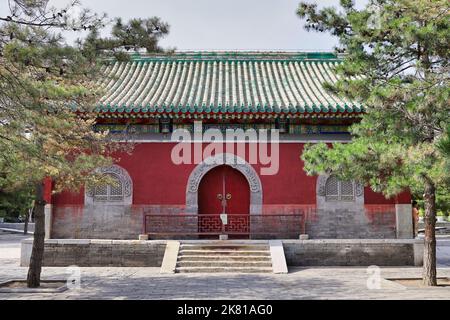 The historic red Pudu temple in Beijing Stock Photo - Alamy