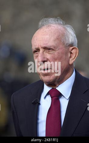 Robert Hayward, Baron Hayward (Conservative peer, former MP) talking to ...