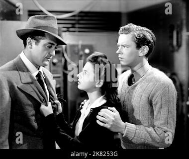 SHELDON LEONARD, VIRGINIA WEIDLER, RAY MCDONALD, BORN TO SING, 1942 ...