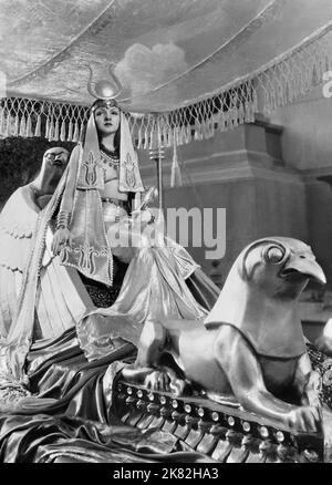 CLAUDETTE COLBERT as CLEOPATRA 1934 director Cecil B. DeMille costume Travis Banton Paramount ...