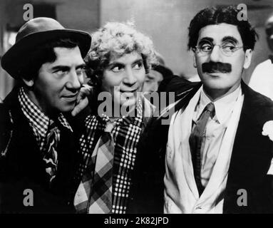 1930 , USA : The MARX BROTHERS : Harpo ( 1893 - 1964 ) , Chico ( 1891 ...
