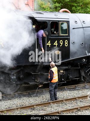 Handing over a single line token at Bewdley railway station on the ...