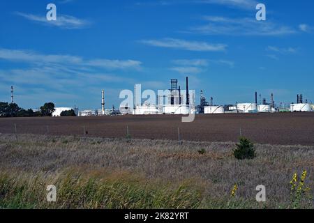 MCPHERSON, KANSAS - SEPTEMBER 19, 2022 CHS oil refinery in McPherson is ...