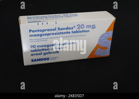 Photo of package of pantoprazole capsules ("pantoprazol" in dutch ...