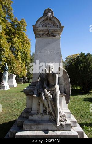 Statue of an child angel in Kerepesi Cemetery Budapest Hungary Stock Photo - Alamy