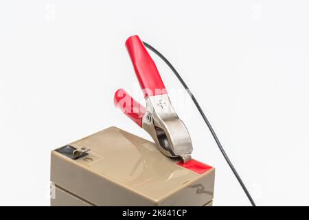 Red positive / +'ve battery terminal crocodile clip / alligator clamp ...