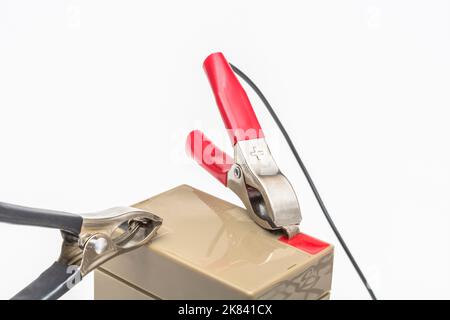 Red positive / +'ve battery terminal crocodile clip / alligator clamp ...