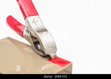 Red positive / +'ve battery terminal crocodile clip / alligator clamp ...