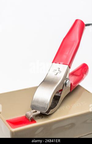 Red positive / +'ve battery terminal crocodile clip / alligator clamp ...