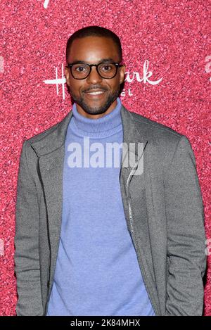 Ronnie Rowe Jr. attends Hallmark's Countdown to Christmas red carpet at ...