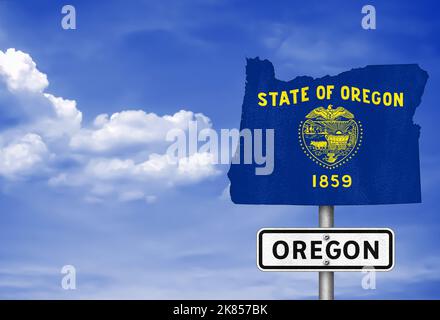Oregon state map - road sign Stock Photo - Alamy
