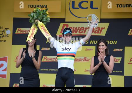 Team Sky's Mark Cavendish celebrates winning Stage 2 of the 2012 Tour ...
