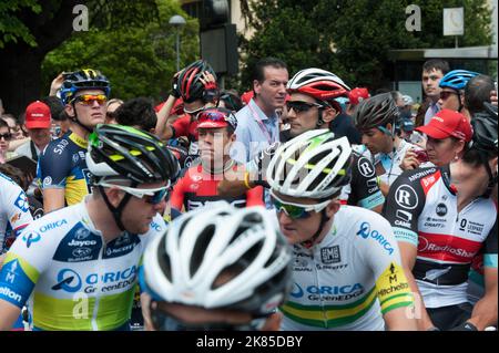 Riders before Stage 5 of the Giro d’Italia Women, from Longarone to ...