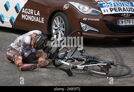 Jean Christophe Peraud crashes out of the Tour de France with just over ...