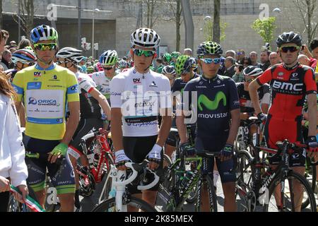 Michael Matthews and Michal Kwiatkowski before the start of stage 2 in ...