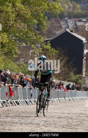 Chris Froome of team Sky Procycling crosses the finish line in 2nd ...