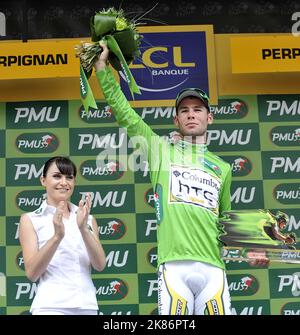 Team Columbia's Mark Cavendish wearing the green jersey on the podium ...