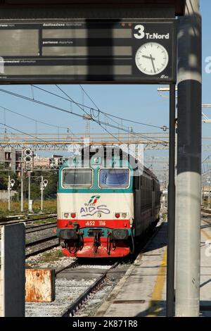 Foggia railway station, Italy Stock Photo - Alamy