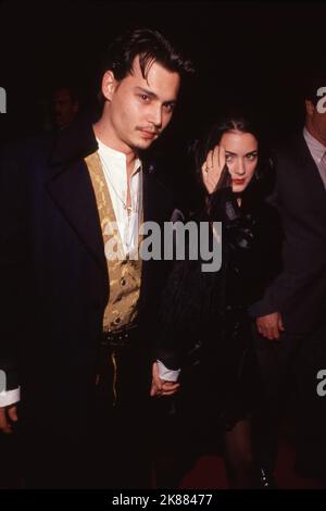 JOHNNY DEPP and WINONA RYDER in EDWARD SCISSORHANDS 1990 director ...