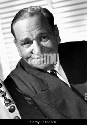 WALLACE BEERY ACTOR (1942 Stock Photo - Alamy