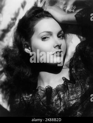 ELIZABETH SELLERS ACTRESS (1952 Stock Photo - Alamy