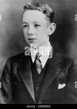 Alec Guinness, Portrait from the Film "The Swan", 1956 Stock Photo - Alamy