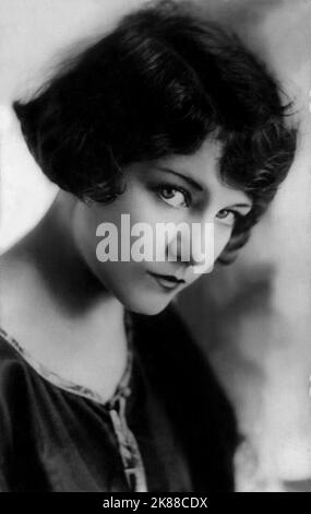 VIOLA DANA SILENT FILM ACTRESS (1927 Stock Photo - Alamy