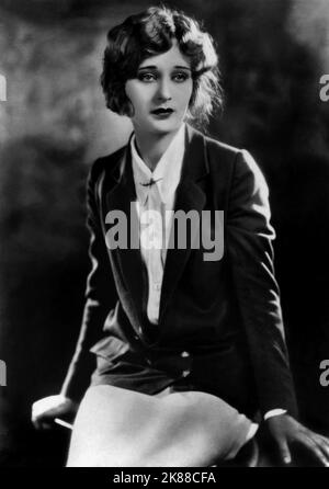 Actress Dolores Costello in the silent movie The Heart of Maryland ...