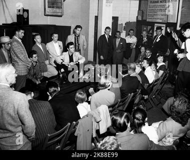 ELVIS PRESLEY at Press conference in New York Hilton 9 June 1972 Stock ...