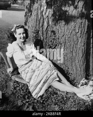 Patricia Roc Actress 01 May 1948 **WARNING** This Photograph is for ...