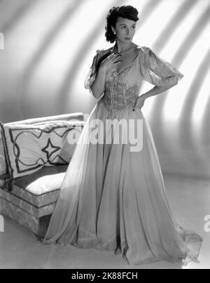 Googie Withers Actress 01 May 1945 **WARNING** This Photograph is for ...