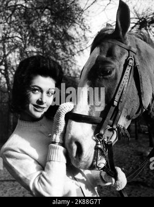 MAUREEN SWANSON ACTRESS (1957 Stock Photo - Alamy