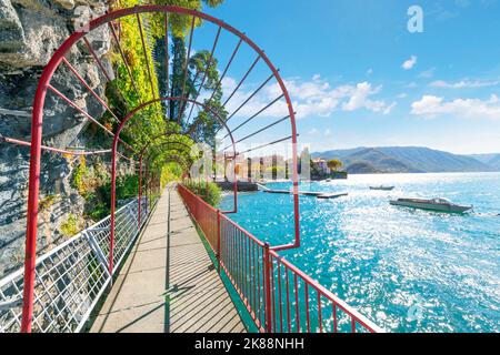 Walkway on the lakeside of Lake Como Stock Photo - Alamy