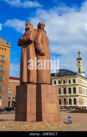 Latvian Riflemen statue, Old Town Riga, Latvia, Europe Stock Photo - Alamy