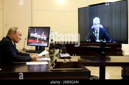Novo-Ogaryovo, Russia. 21st Oct, 2022. Russian President Vladimir Putin ...