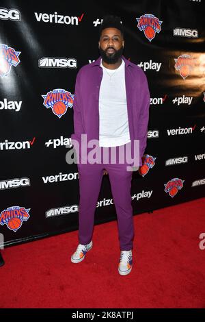 Kenny Barclift attends the New York Knicks season home opener at ...