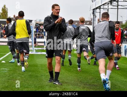 Elliot Turner of Plymouth Argyle warming up during the Sky Bet League 1 ...