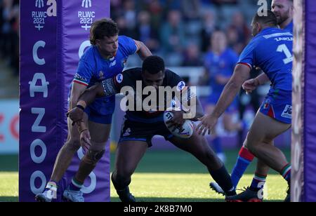 Fiji's Ben Nakubuwai (right) evades a tackle from Italy's Luke Polselli ...