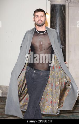 Alex Vang attends Mithridate Spring/Summer 2023 runway show at ...