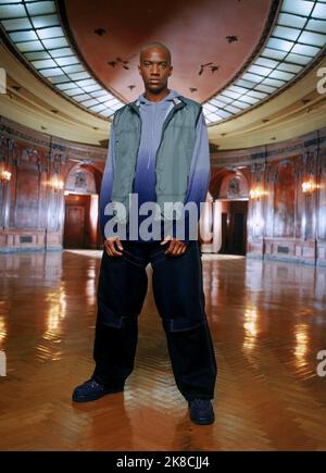 ANGEL J. AUGUST RICHARDS as Gunn ANGEL Stock Photo - Alamy