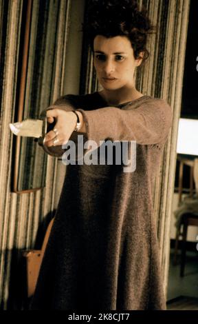 BEAUTIFUL CREATURES (2000) SUSAN LYNCH, RACHEL WEISZ BCRE 002 Stock ...