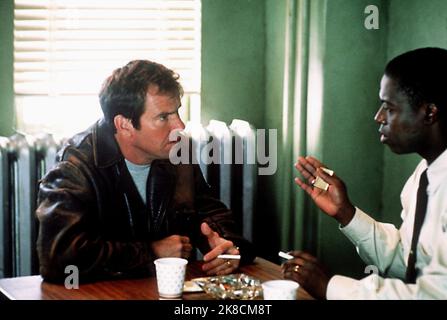 FREQUENCY (2000) DENNIS QUAID, ANDRE BRAUGHER FREQ 011 Stock Photo - Alamy