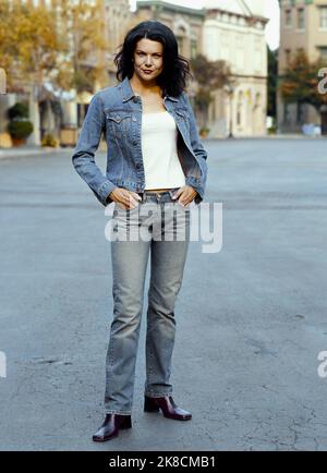 Film Still / Publicity Still from "Gilmore Girls" Lauren Graham 2001 ...