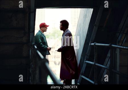 BRUCE WILLIS (David Dunn), SAMUEL L. JACKSON (Elijah Price) Regie: M ...