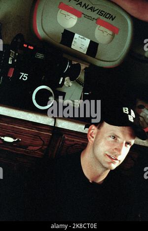 TRAFFIC, Director Steven Soderbergh on set, 2000. (c) USA Films ...